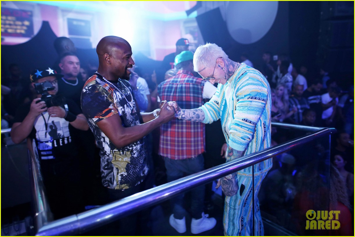 Winnie Harlow Continues 24th Birthday Festivities in Miami!: Photo ...