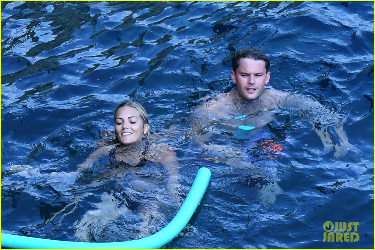Shirtless Jeremy Irvine & Girlfriend Jodie Spencer Hit the Beach in ...