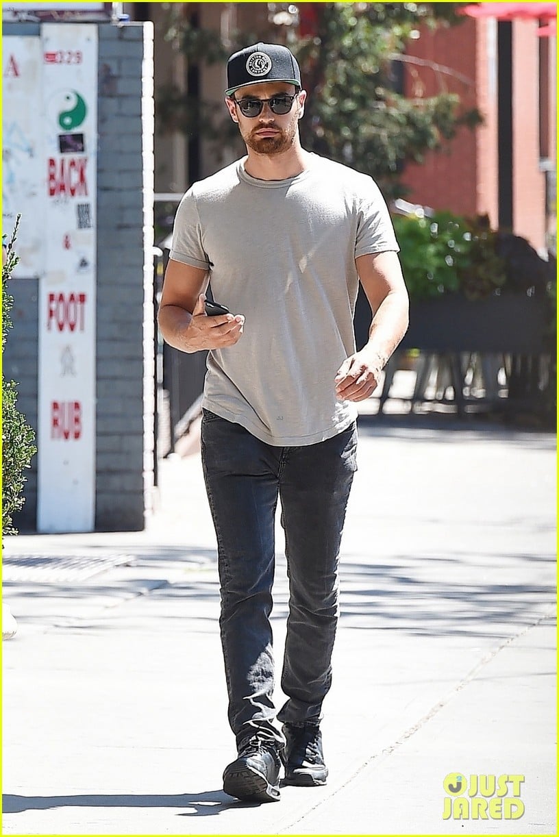 Theo James & Kat Graham Screen 'How It Ends' in NYC: Photo 4112710 ...