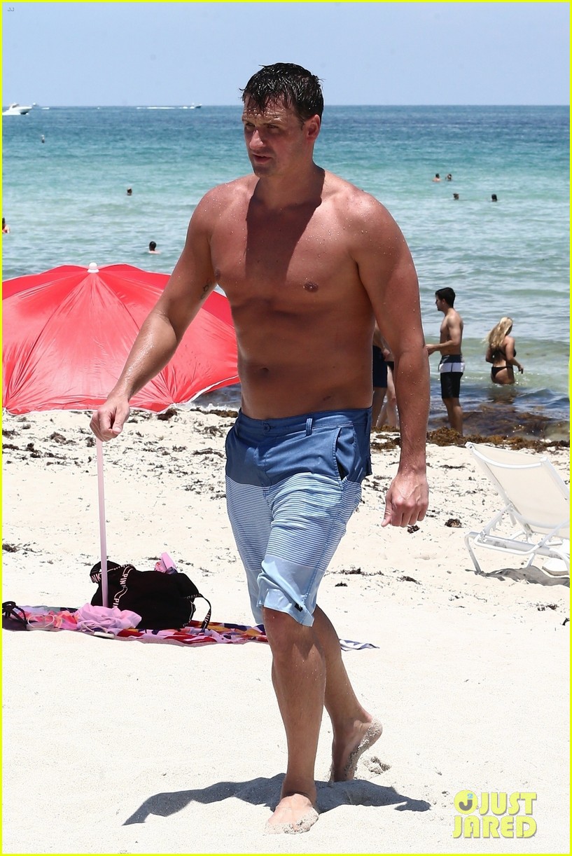 Ryan Lochte & Wife Kayla Rae Reid Enjoy a Trip to the Beach in Miami ...