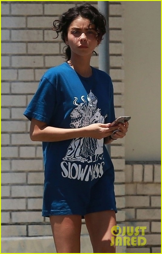 Sarah Hyland Gets Back to Work Following Health Scare : Photo 4110225 ...