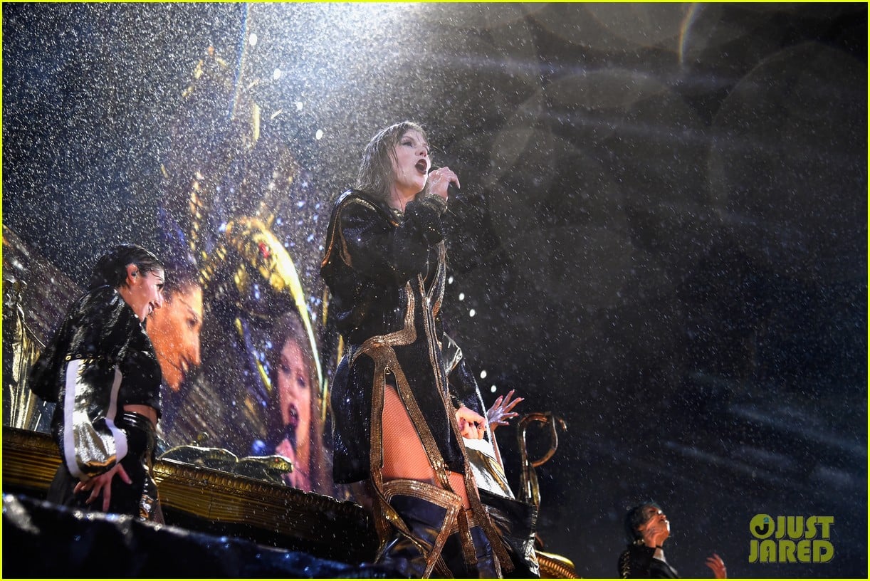 Taylor Swift Doesn't Let the Rain Stop Her 'Reputation' Tour ...