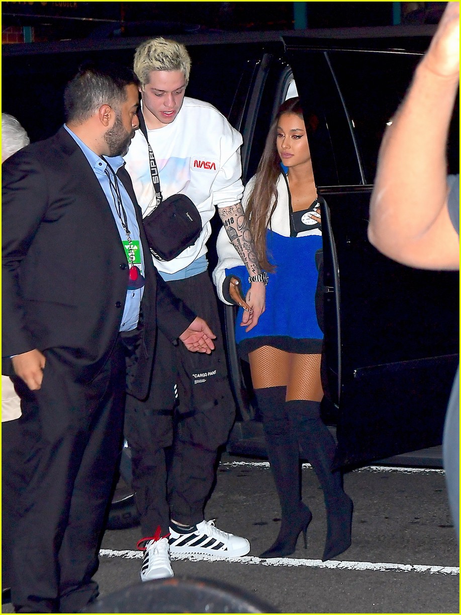 Ariana Grande Performs 'Sweetener Sessions' Concert in New York City ...