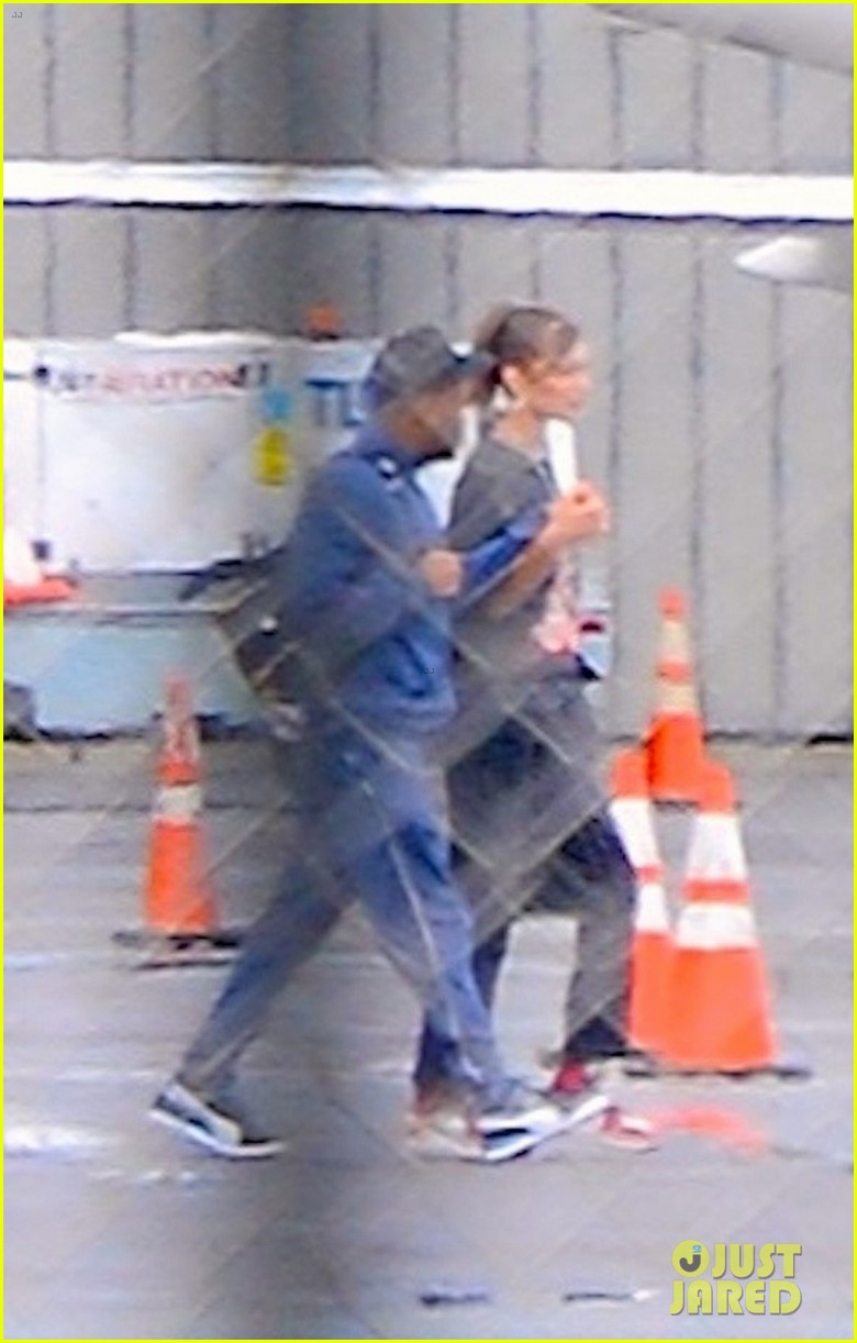 Bella Hadid & The Weeknd Jet Out of New York City Together: Photo ...