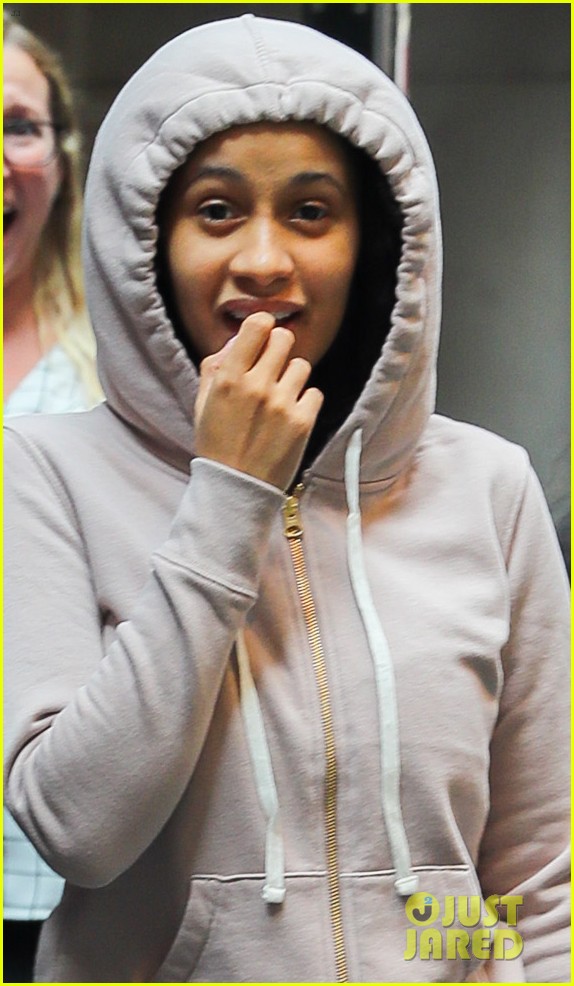 Cardi B Spends the Day with Friends in NYC!: Photo 4132940 | Photos ...