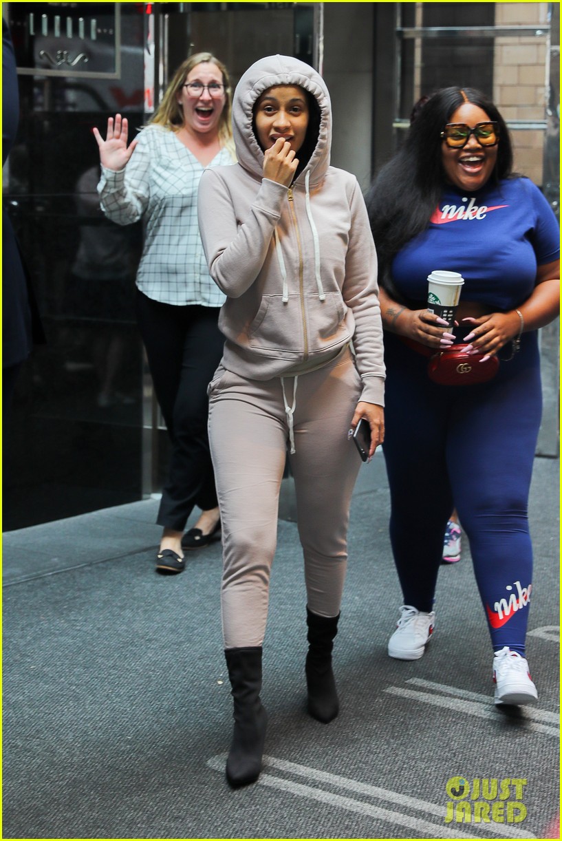 Cardi B Spends the Day with Friends in NYC!: Photo 4132942 | Photos ...