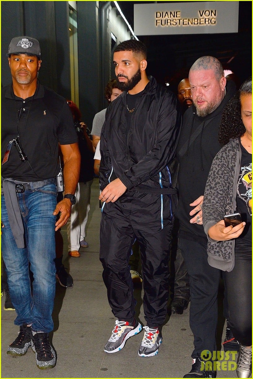 Photo: drake fan getting a new heart 05 | Photo 4135494 | Just Jared ...