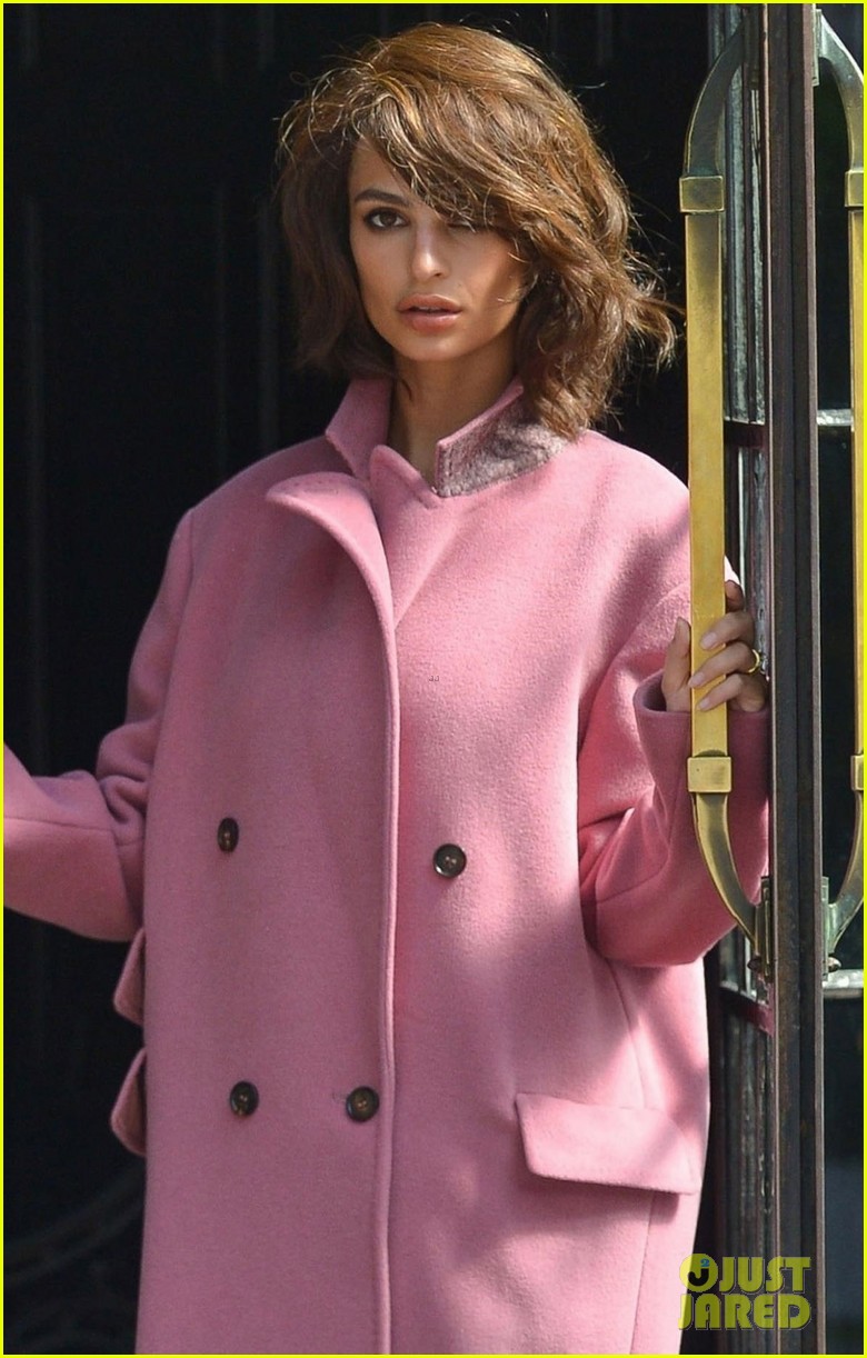 Emily Ratajkowski Channels Jackie Kennedy During Photo Shoot With ...
