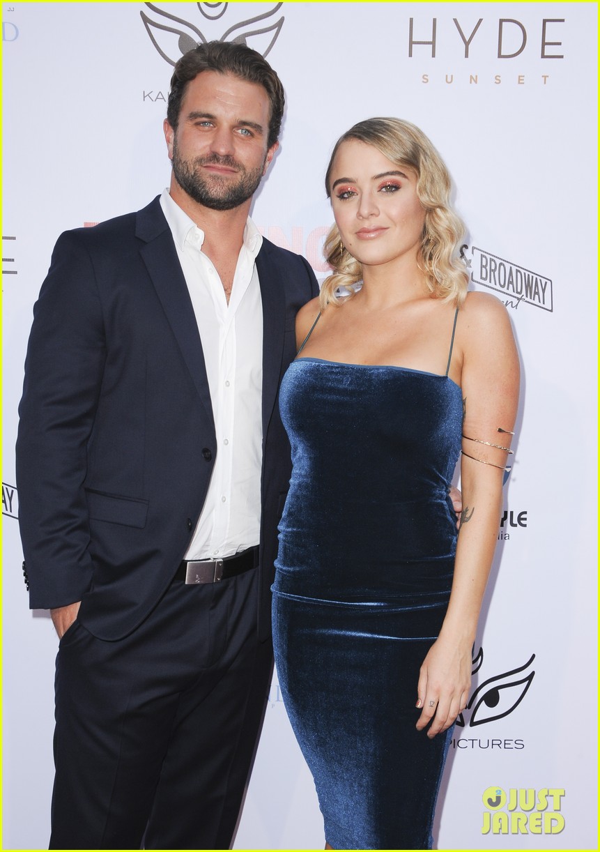 Peter Facinelli Gets Support from Girlfriend Lily Anne Harrison ...