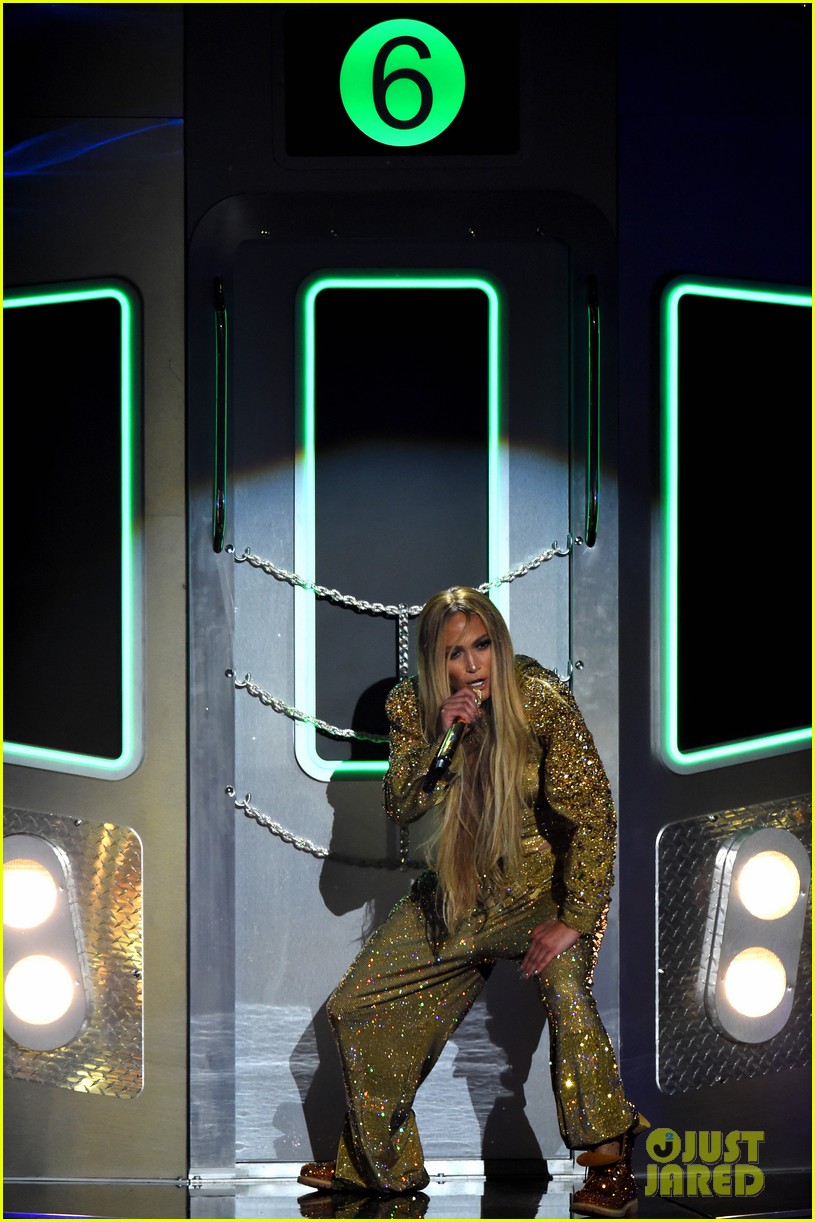 Jennifer Lopez Performs Her Greatest Hits for Epic VMAs 2018 ...