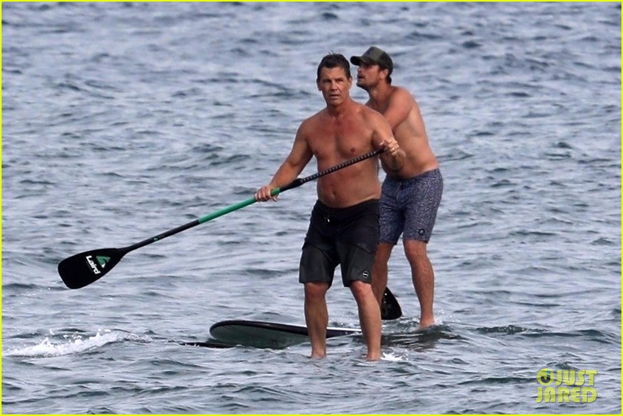 Josh Brolin Has Some Fun Shirtless at the Beach in Malibu!: Photo ...