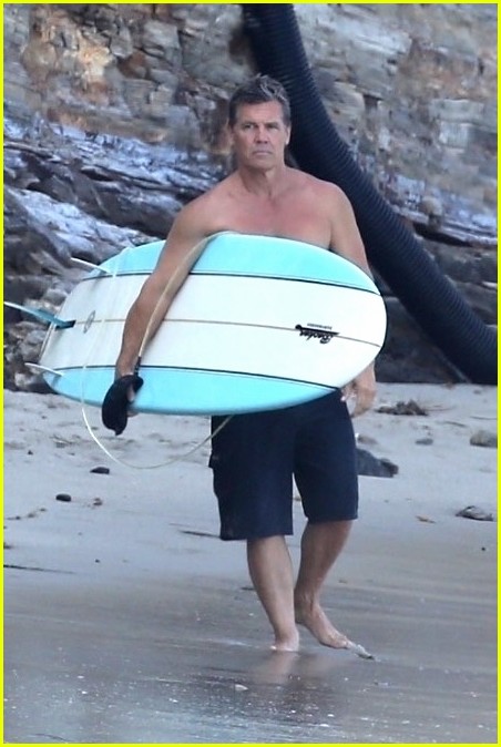 Josh Brolin & Pregnant Wife Kathryn Boyd Enjoy a Day at the Beach With ...