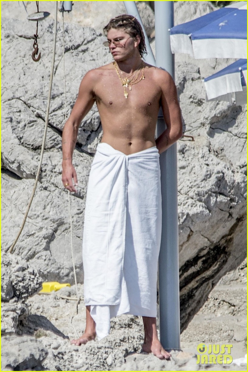 Michelle Rodriguez & Jordan Barrett Vacation in Italy Together!: Photo ...