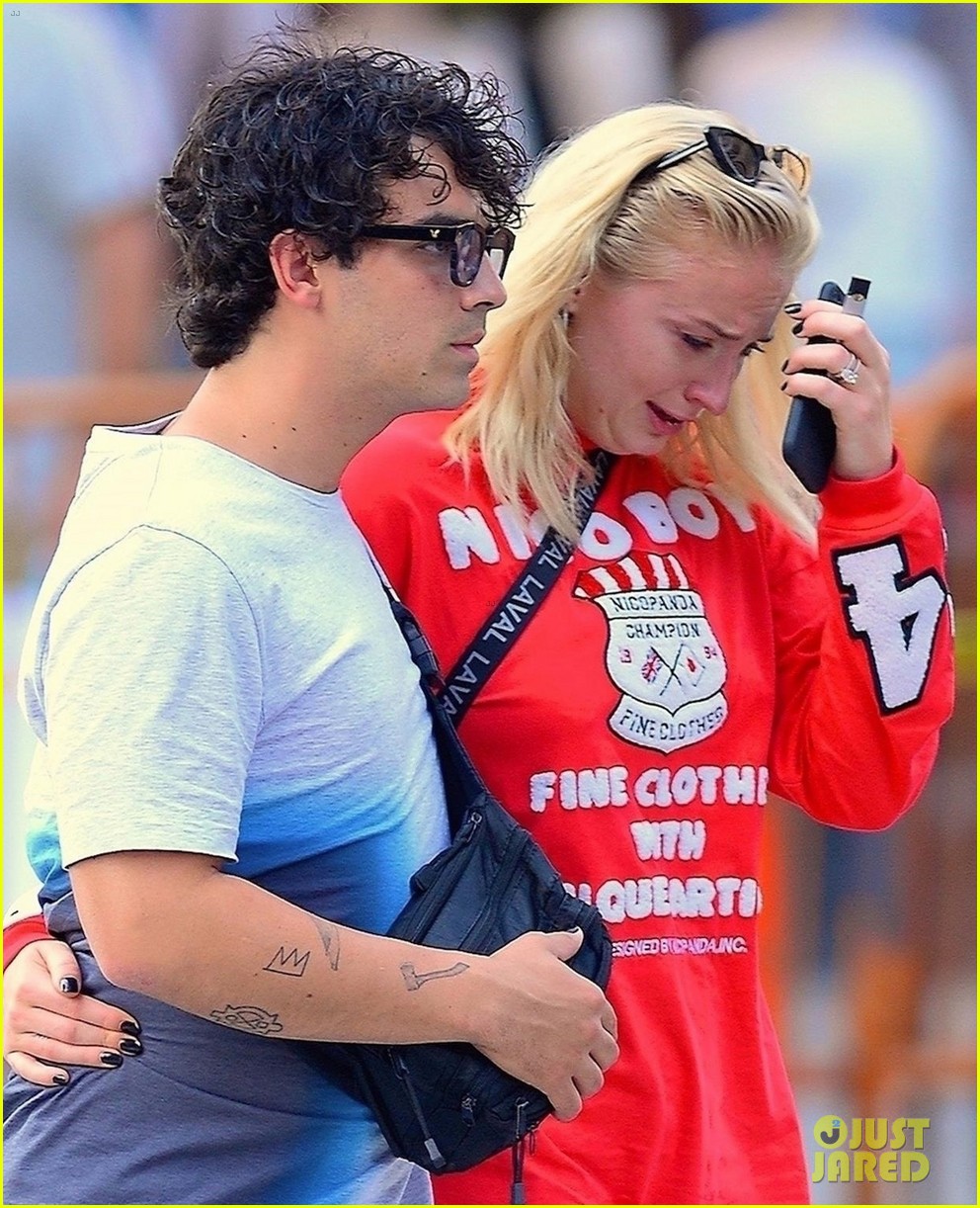 Sophie Turner Jokes About Photos of Her Crying While Joe Jonas Consoles ...