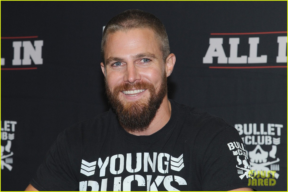 Stephen Amell Goes 'All In' for Wrestling Match - See the Shirtless ...