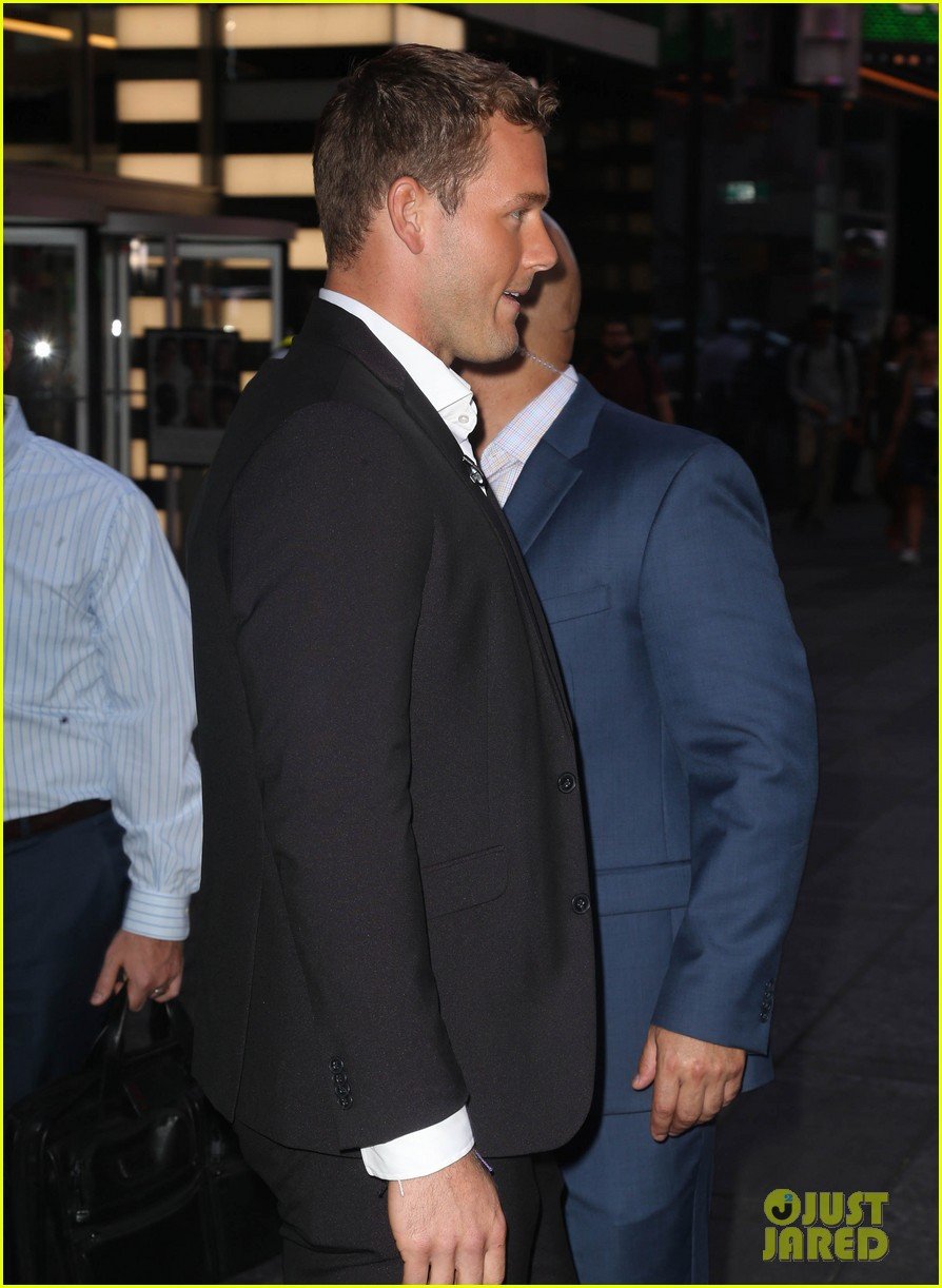 The Bachelor's Colton Underwood Holds a Fan's Crying Baby: Photo ...