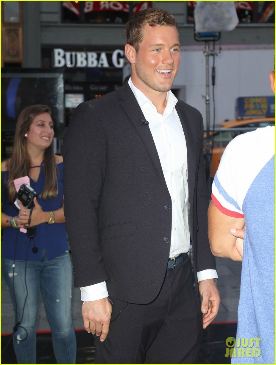 The Bachelor's Colton Underwood Holds a Fan's Crying Baby: Photo ...