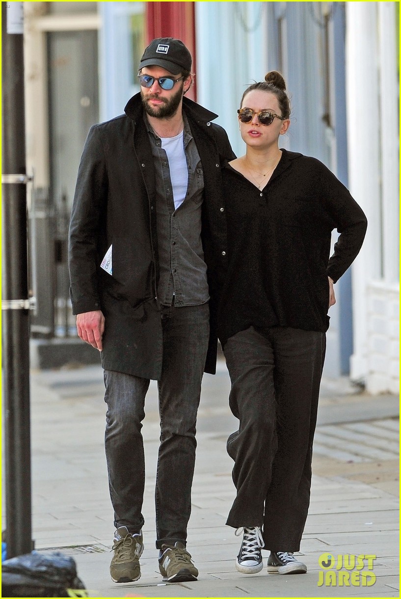 Daisy Ridley & Tom Bateman Couple Up For Afternoon Date in London ...