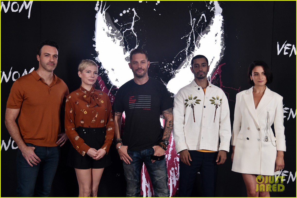 Tom Hardy Kisses Michelle Williams in New 'Venom' Clip!: Photo 4154896 | Jenny Slate, Michelle ...