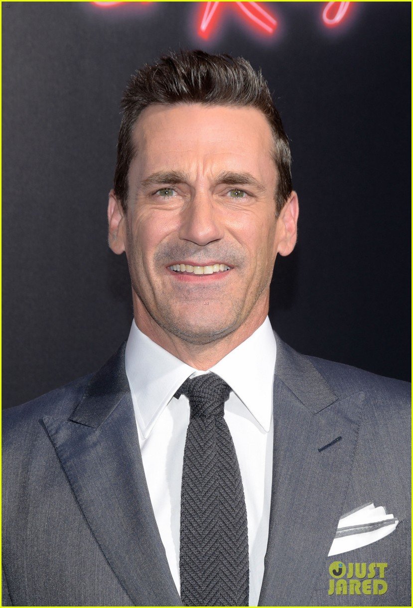 Dakota Johnson Joins Jon Hamm at 'Bad Times at the El Royale' Premiere ...