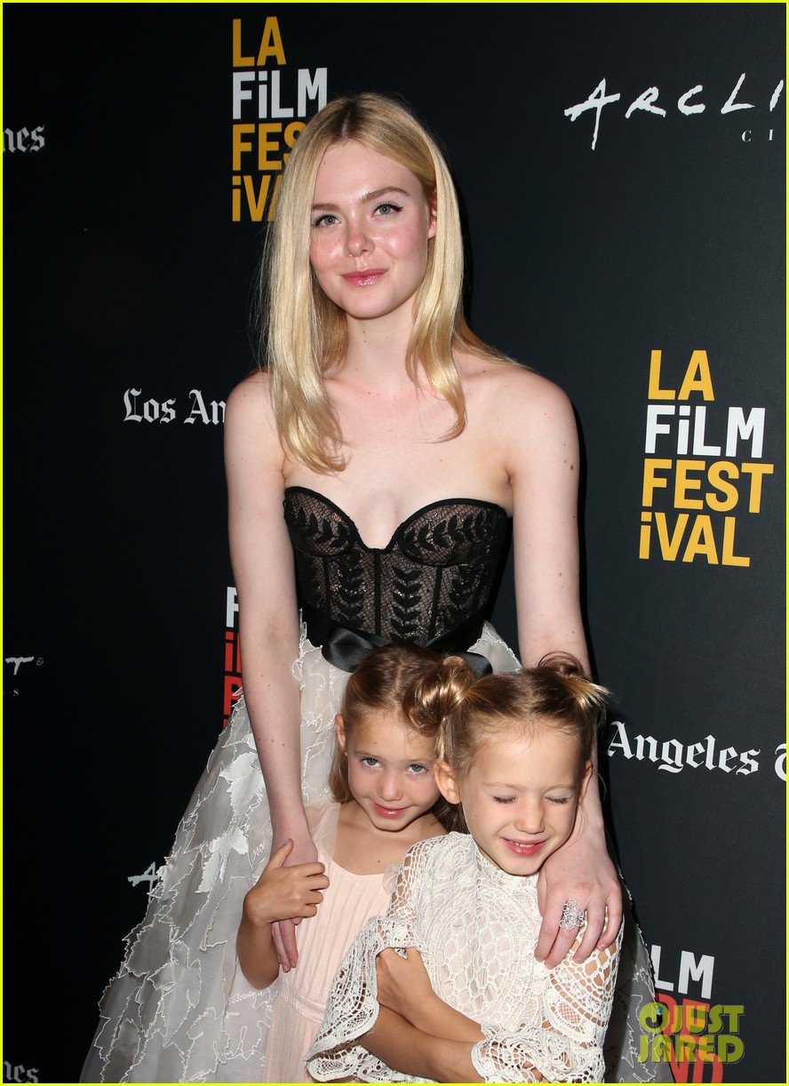 Elle Fanning Joins Lili Reinhart at 'Galveston' Premiere in LA: Photo 4152627 | Elle Fanning ...