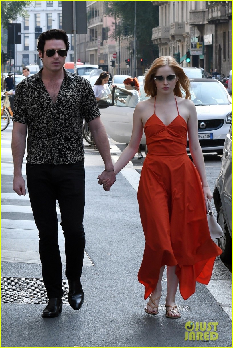 Photo: richard madden ellie bamber holding hands 11 | Photo 4151459 ...