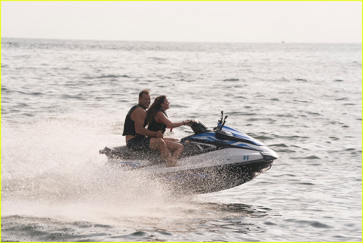 Colton Underwood Breaks Up with Tia Booth on 'Bachelor in Paradise ...