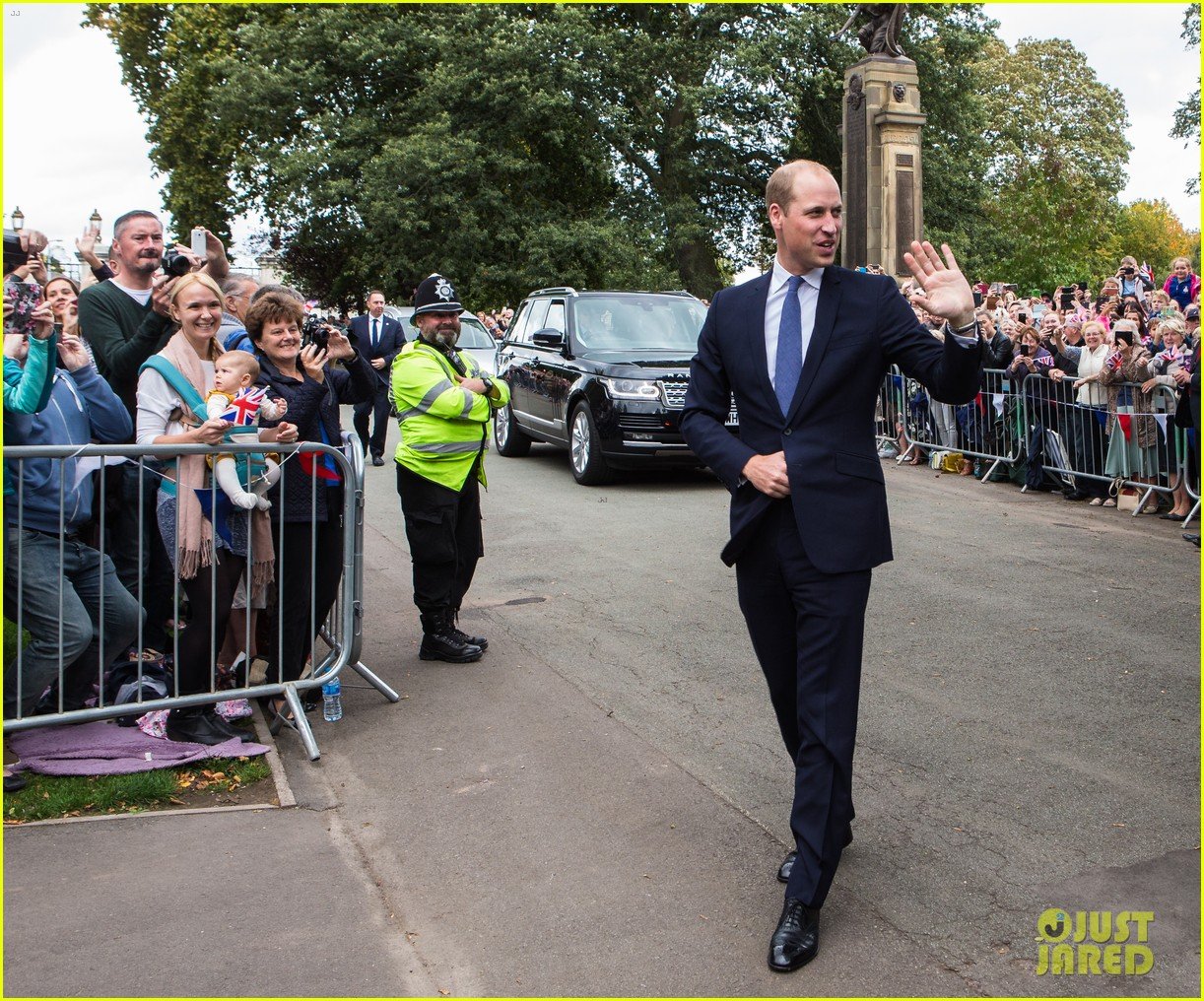 Prince William Unveils Holocaust War Hero Frank Foley Memorial Statue ...