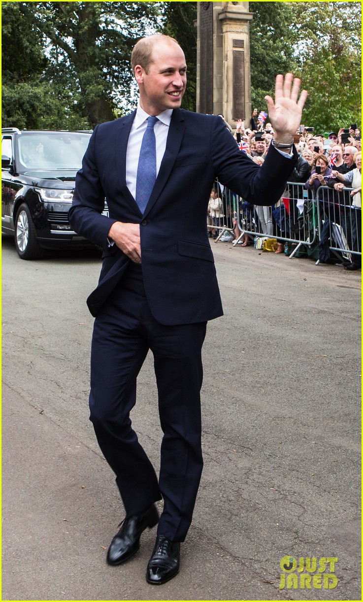 Prince William Unveils Holocaust War Hero Frank Foley Memorial Statue ...