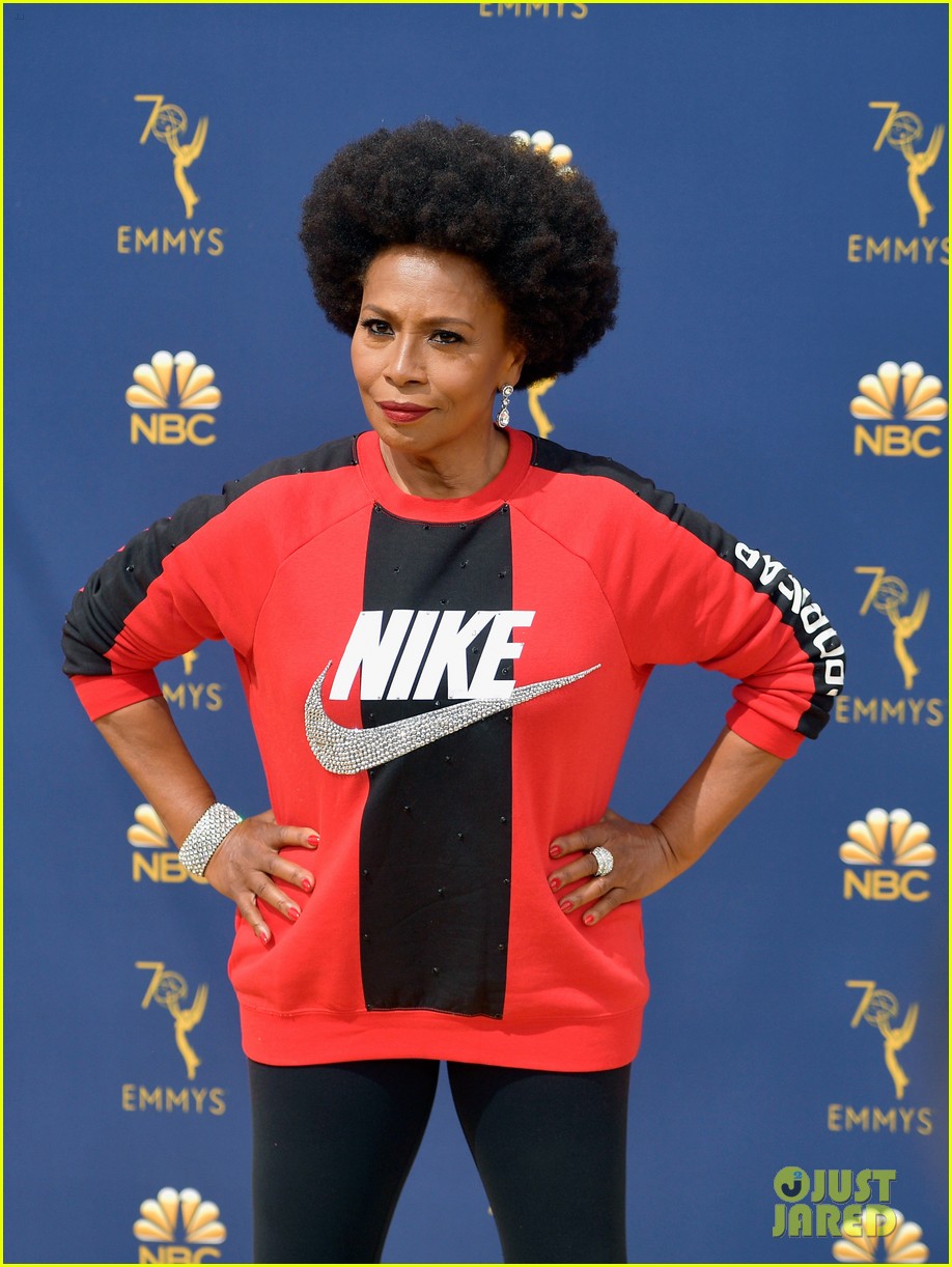 Black-ish's Tracee Ellis Ross & Yara Shahidi Match in Pink at Emmy ...