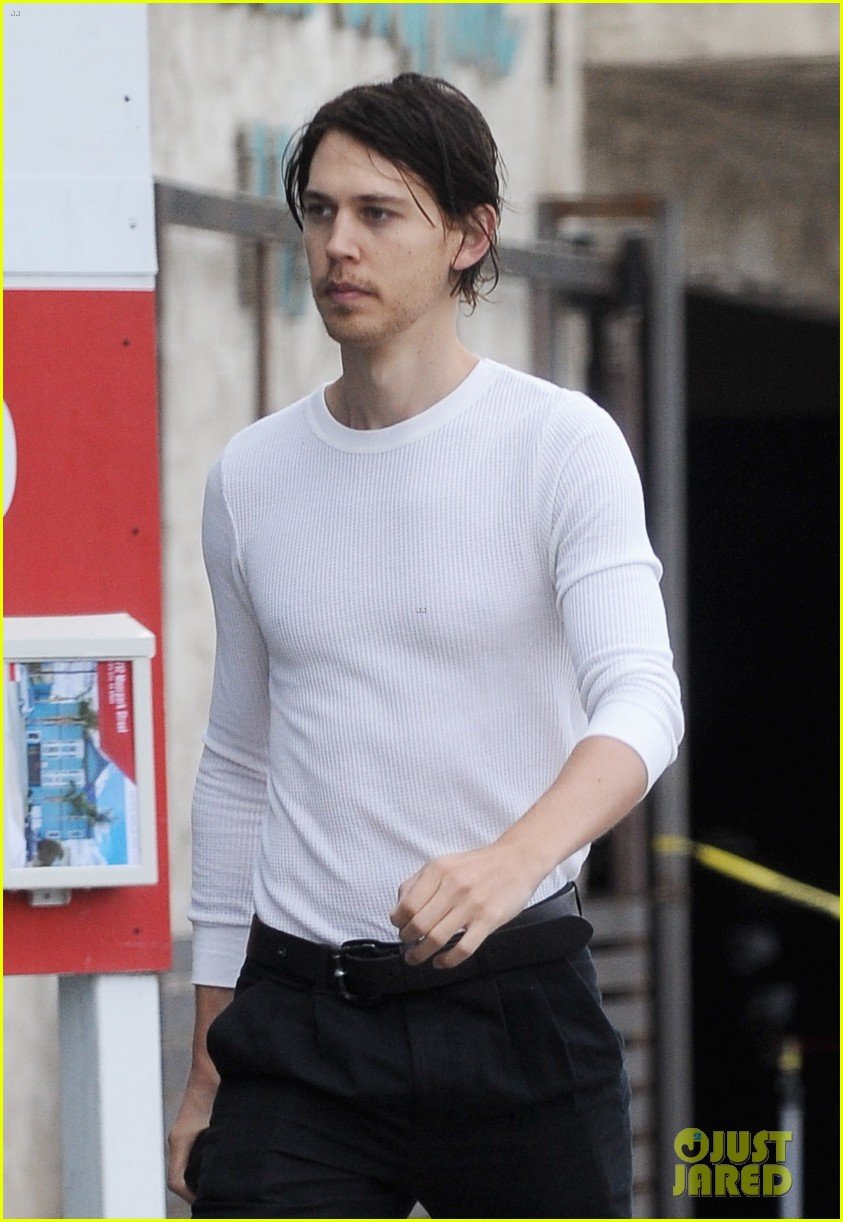 Austin Butler Flaunts Dark Hair For New Film Role: Photo 4164515 ...