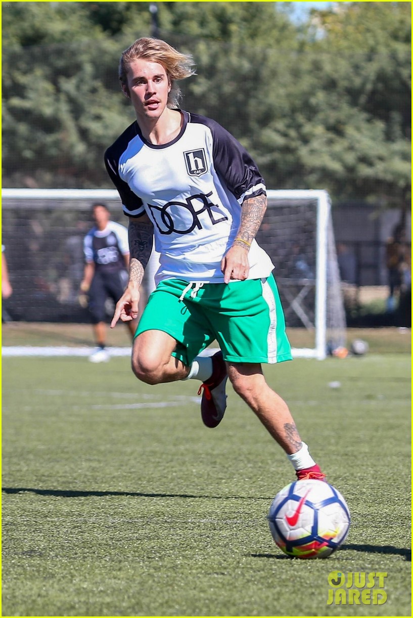 Justin Bieber Goes Shirtless Playing Soccer with Friends!: Photo ...