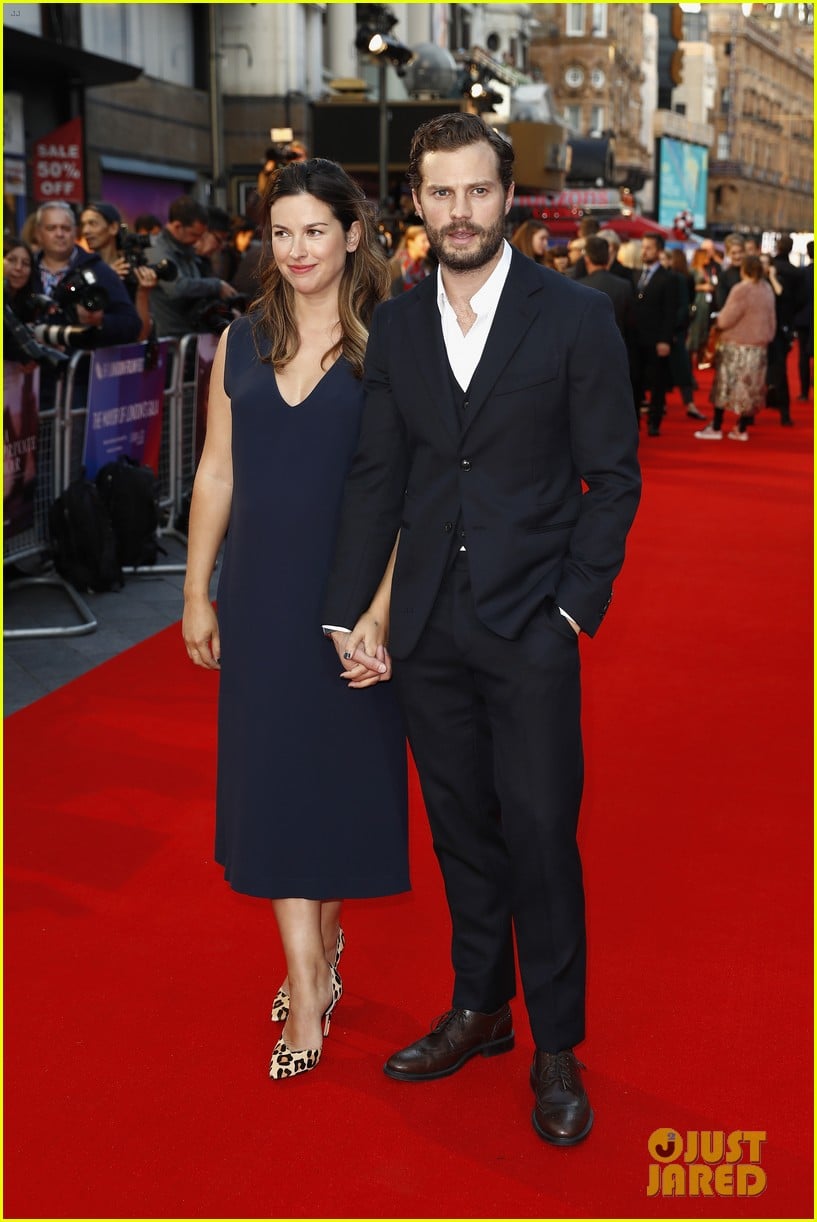 Jamie Dornan's Wife Amelia Warner Cradles Baby Bump at 'A Private War ...