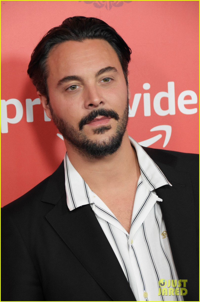 Aaron Eckhart, Amanda Peet, & More Stars Attend 'The Romanoffs ...