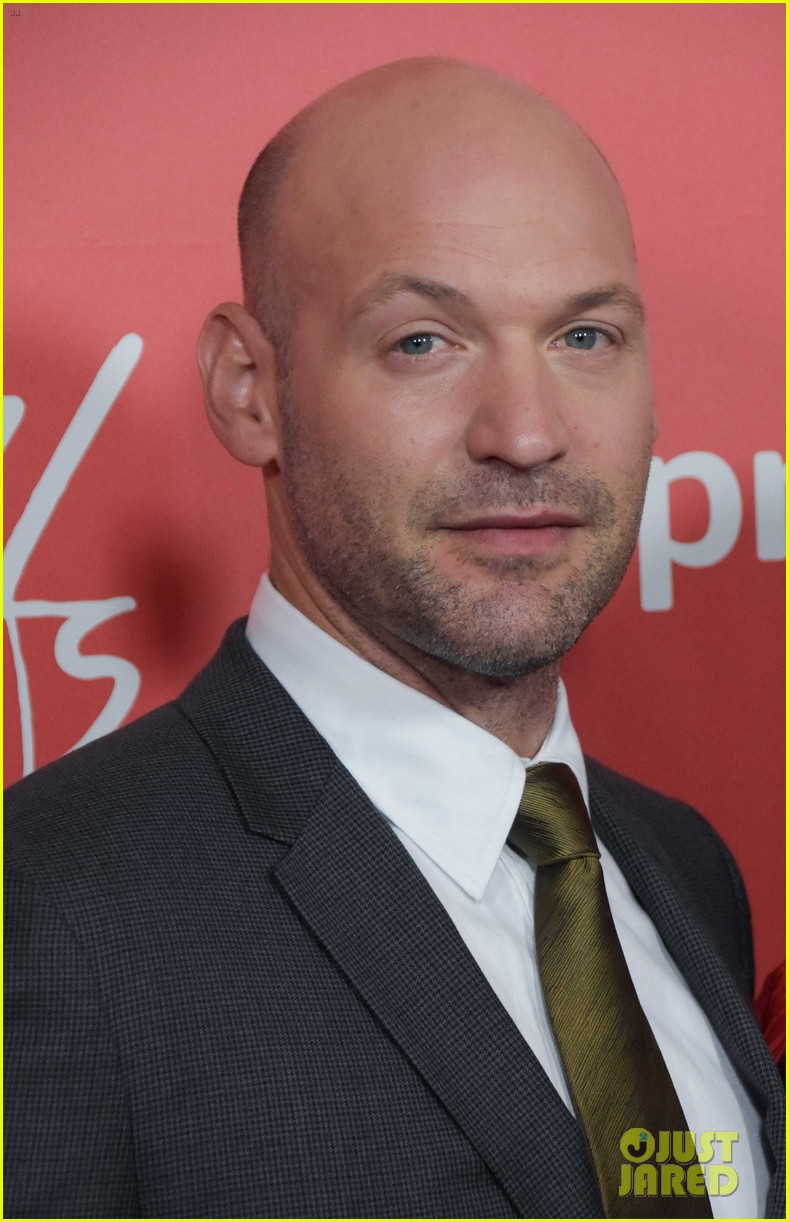 Aaron Eckhart, Amanda Peet, & More Stars Attend 'The Romanoffs ...