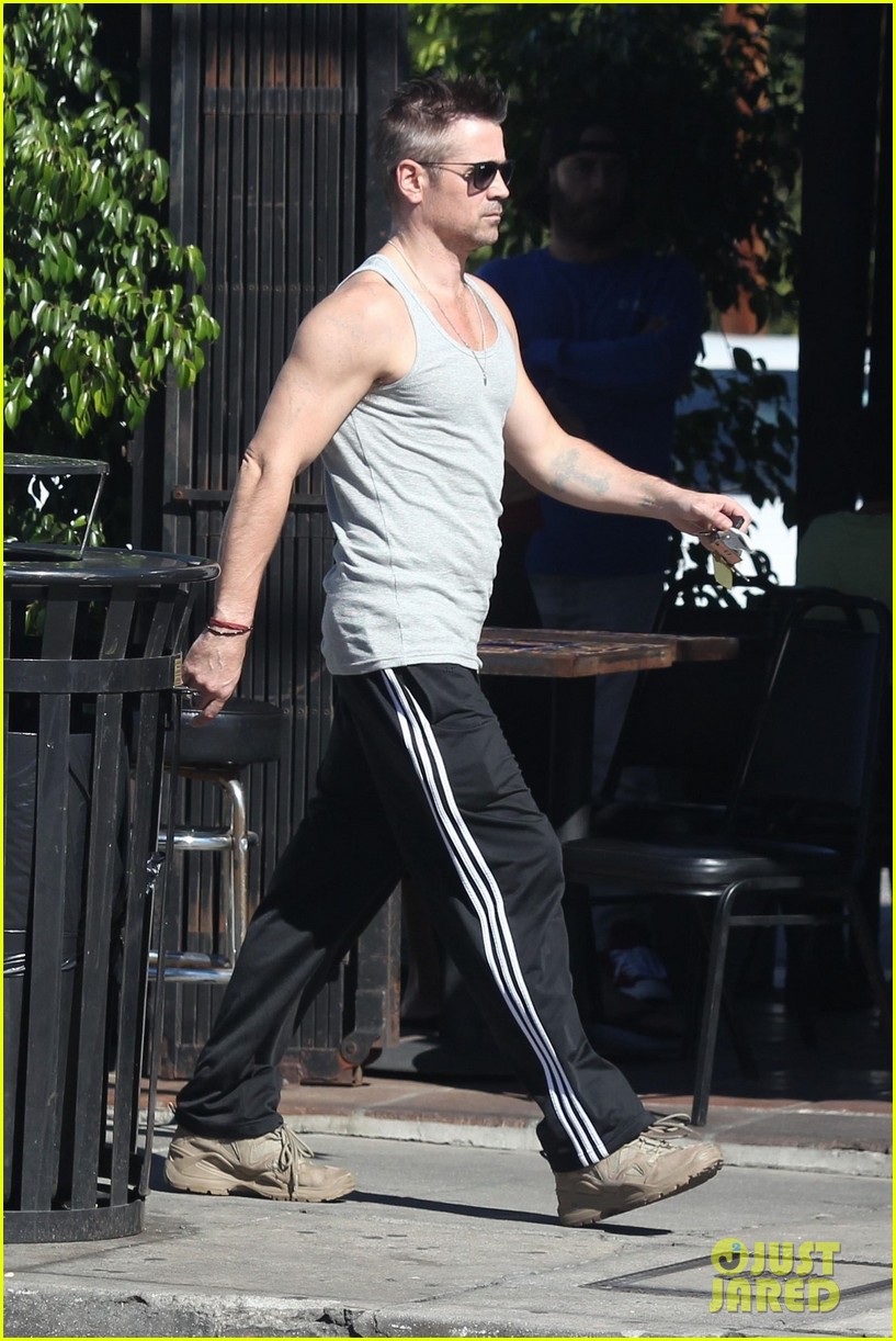 Colin Farrell Bares His Toned Muscles in a Tank Top: Photo 4168745 ...