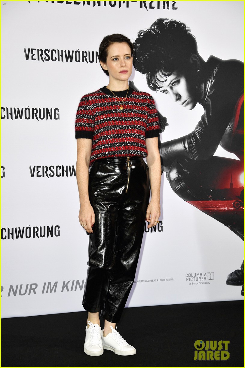 Claire Foy Says 'I Don't Feel Defined' by Playing Queen Elizabeth in ...