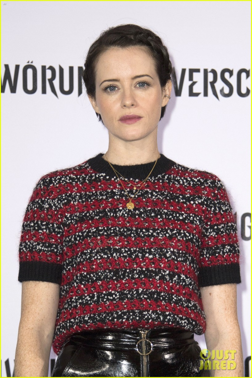 Claire Foy Says 'I Don't Feel Defined' by Playing Queen Elizabeth in ...