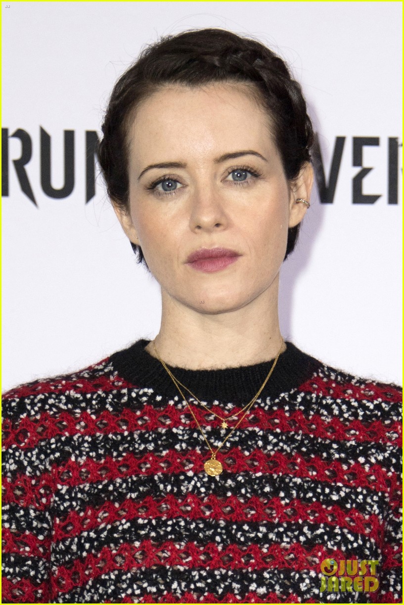 Claire Foy Says 'I Don't Feel Defined' by Playing Queen Elizabeth in ...