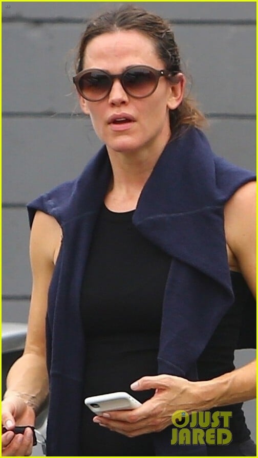 Jennifer Garner Shows Off Her Muscles After Her Workout!: Photo 4169745 ...