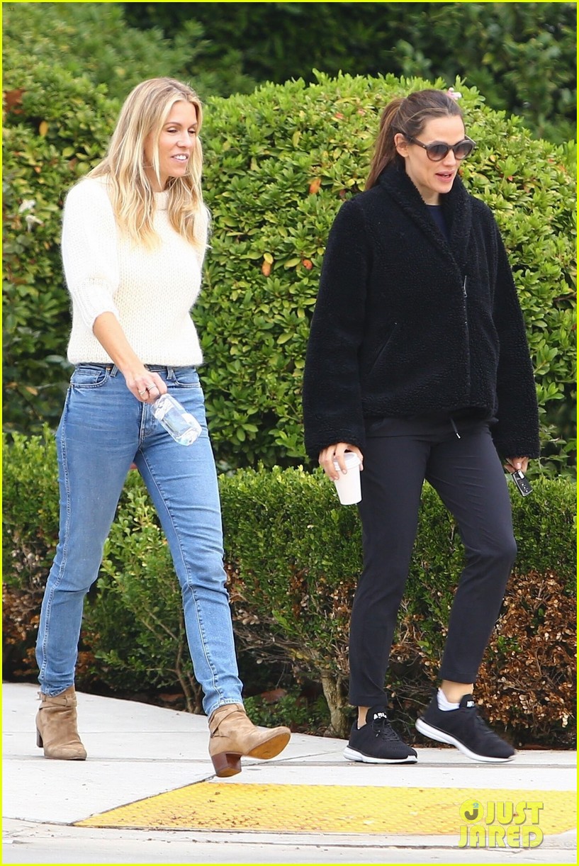 Jennifer Garner Shows Off Her Muscles After Her Workout!: Photo 4169746 ...