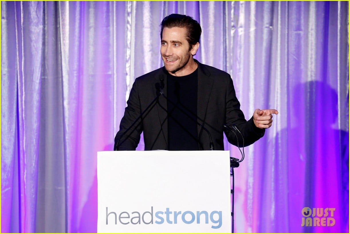 Jake Gyllenhaal Hits Stage at Headstrong New York Gala 2018!: Photo ...