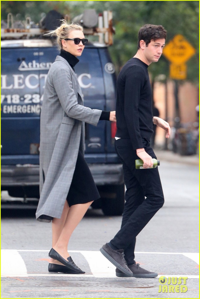 Karlie Kloss & Fiance Joshua Kushner Hold Hands After She Arrives Home for Fashion Week: Photo ...