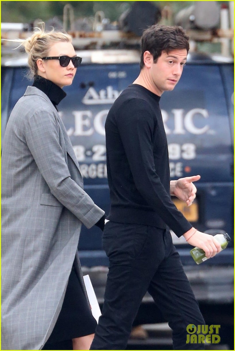Karlie Kloss & Fiance Joshua Kushner Hold Hands After She Arrives Home for Fashion Week: Photo ...