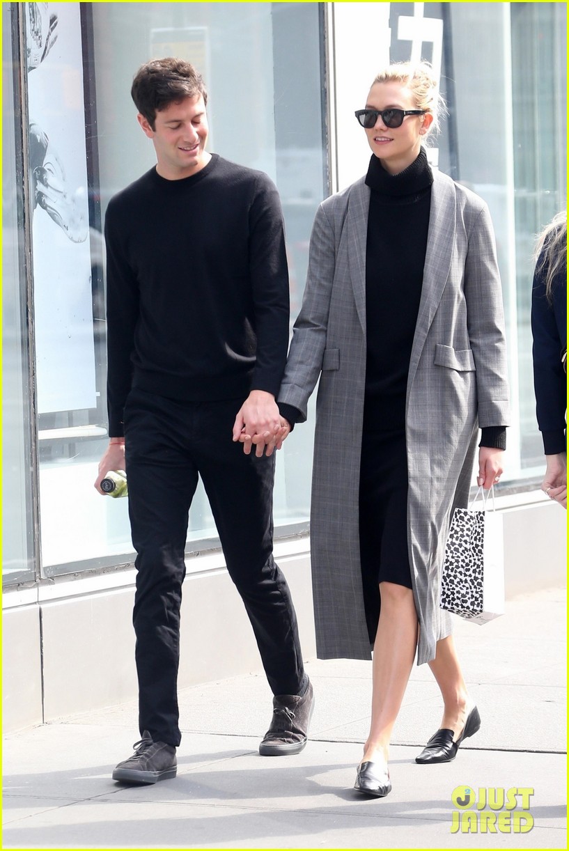 Karlie Kloss & Fiance Joshua Kushner Hold Hands After She Arrives Home for Fashion Week: Photo ...