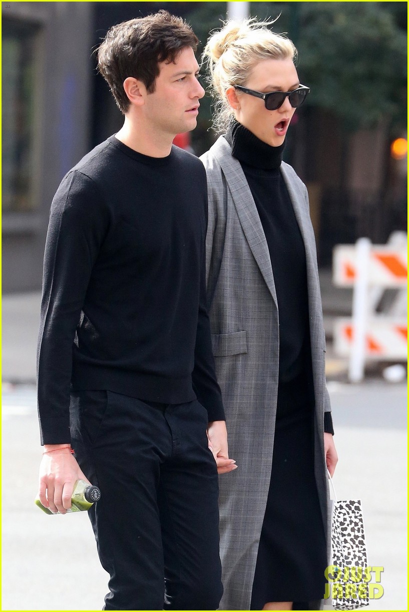 Karlie Kloss & Fiance Joshua Kushner Hold Hands After She Arrives Home for Fashion Week: Photo ...