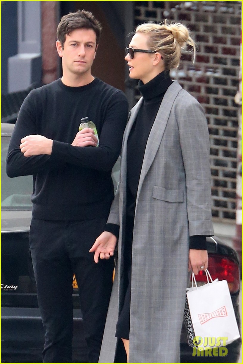 Karlie Kloss & Fiance Joshua Kushner Hold Hands After She Arrives Home for Fashion Week: Photo ...