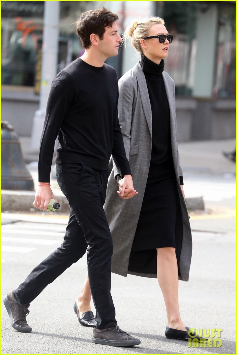 Karlie Kloss & Fiance Joshua Kushner Hold Hands After She Arrives Home for Fashion Week: Photo ...