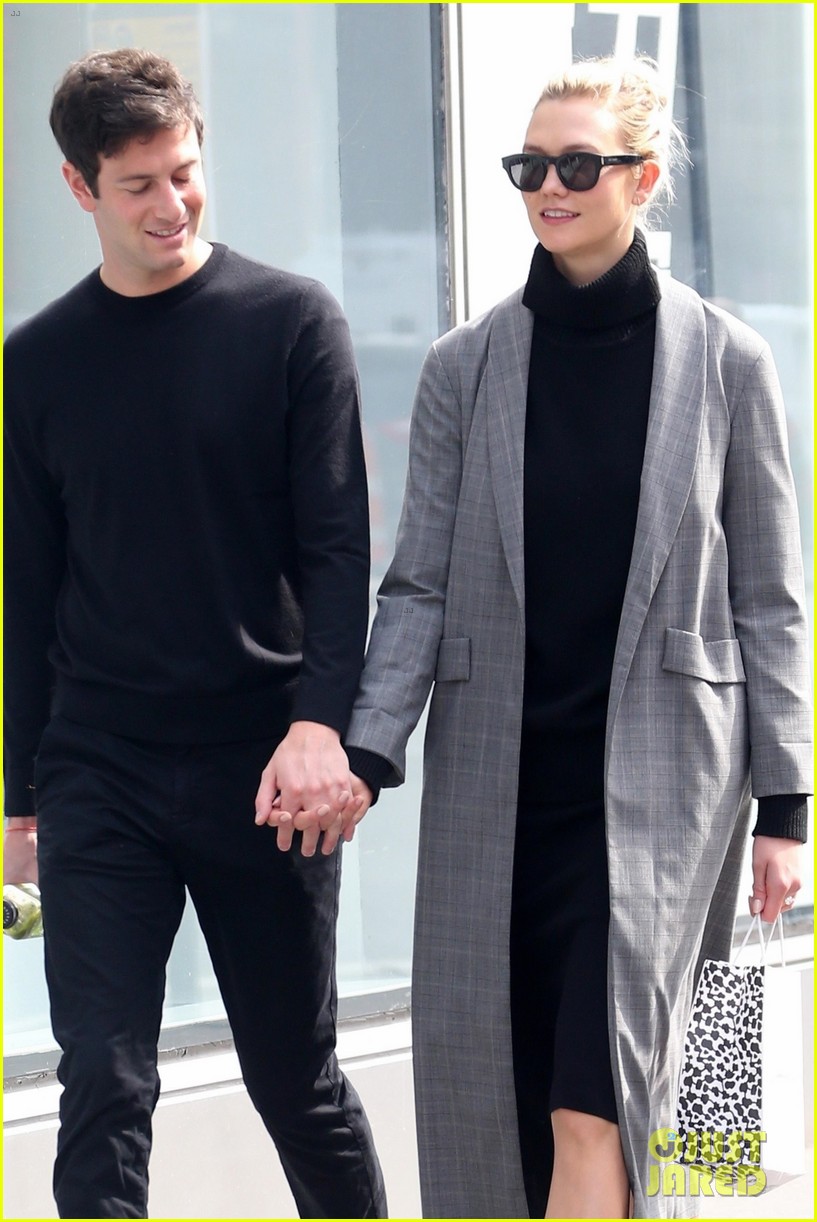 Karlie Kloss & Fiance Joshua Kushner Hold Hands After She Arrives Home for Fashion Week: Photo ...