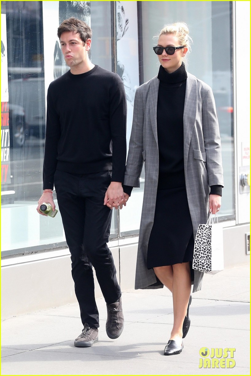 Karlie Kloss & Fiance Joshua Kushner Hold Hands After She Arrives Home for Fashion Week: Photo ...